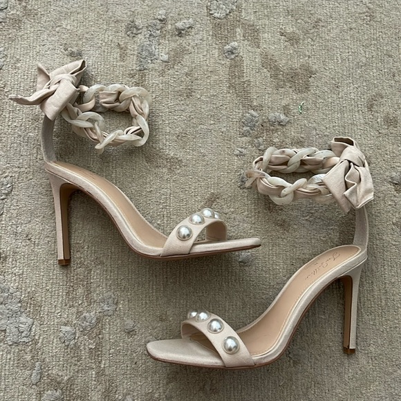 Gianni Bini | Shoes | New Gianni Bini X Jess Southern Pearl Studded Bow ...